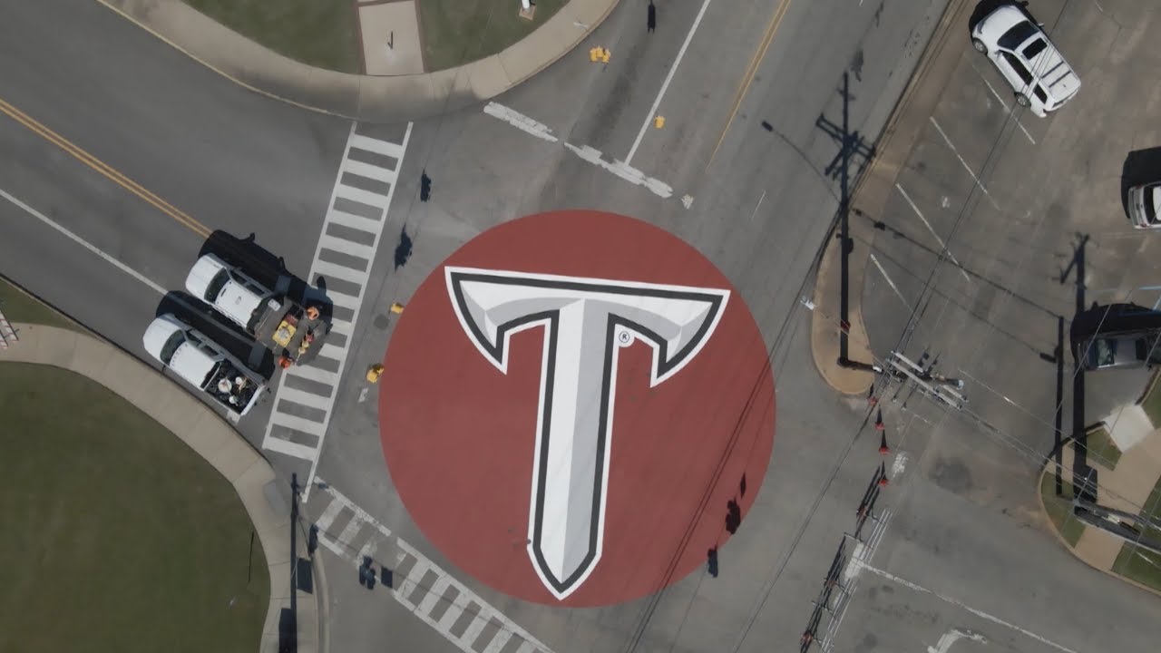 Troy University installs new Power T logo at entrance to campus ...