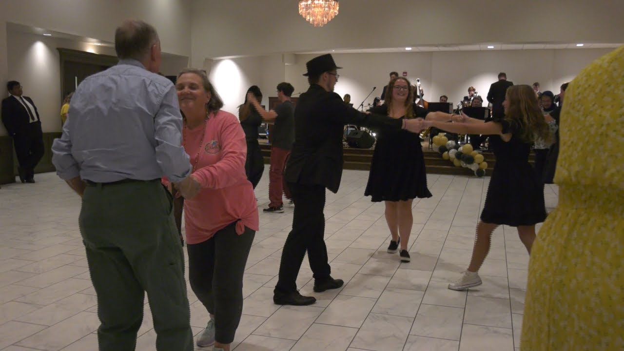Students enjoy live Jazz at first-ever Nostalgia Dance - TrojanVision