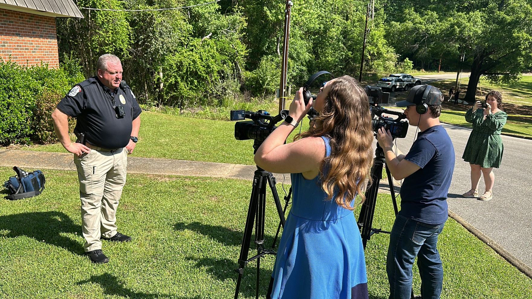 Student journalists report at simulated crime scene - TrojanVision