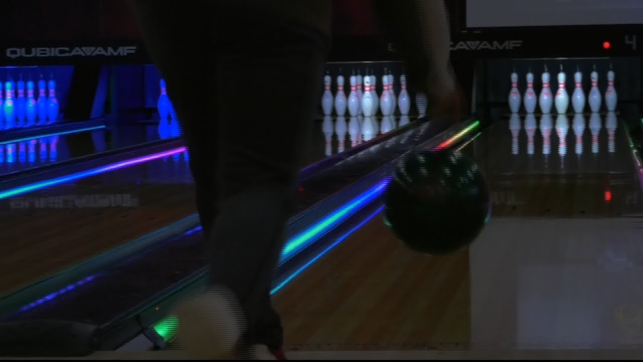 Trio holds bowling night for students - TrojanVision