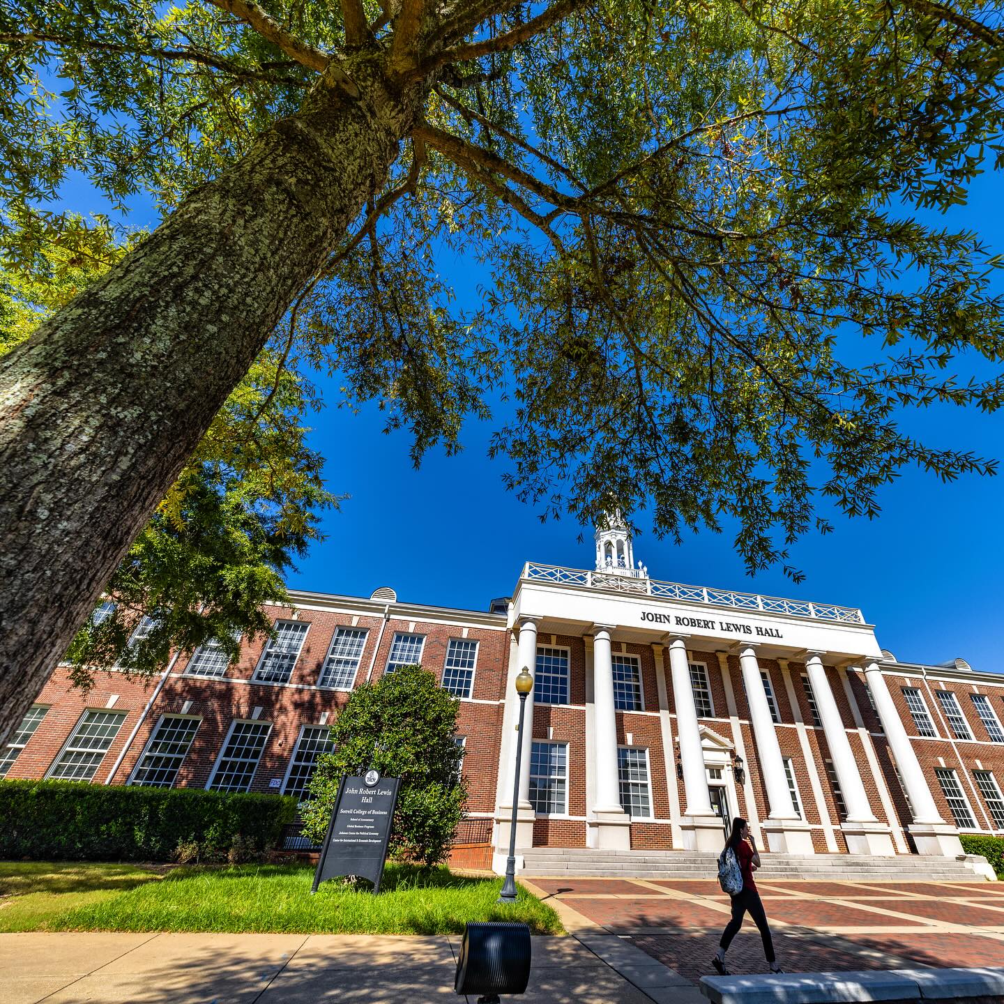 Economic developers learn more about the power of AI during Troy tour ...