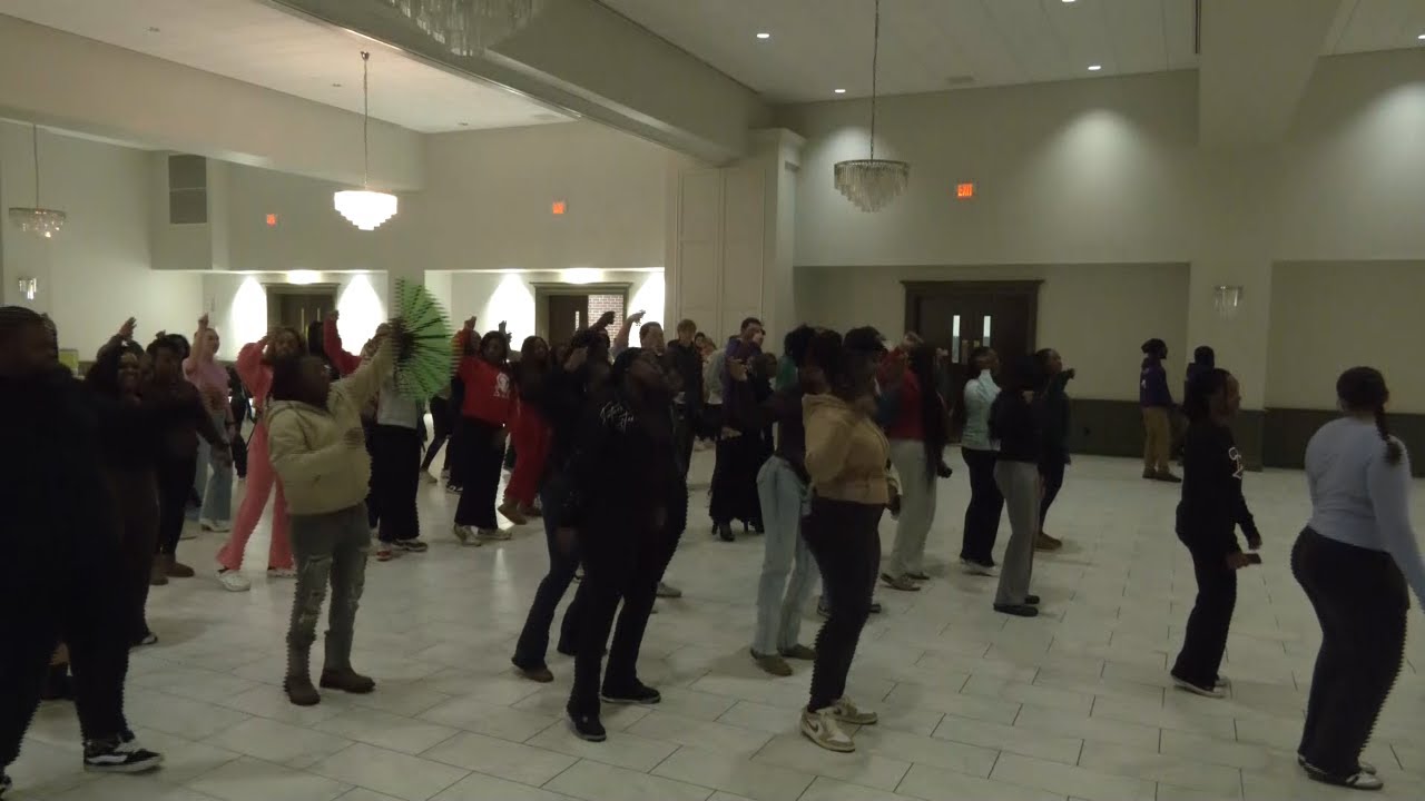 Welcome Week line dancing brings energy to the Trojan Center - TrojanVision