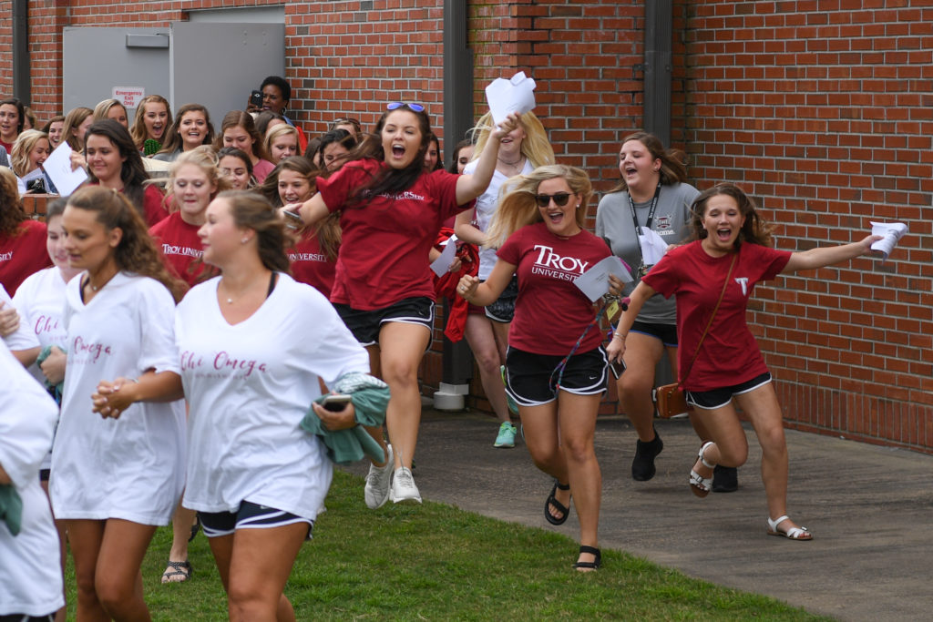 More than 300 freshmen find ‘home away from home’ on Bid Day - Troy Today