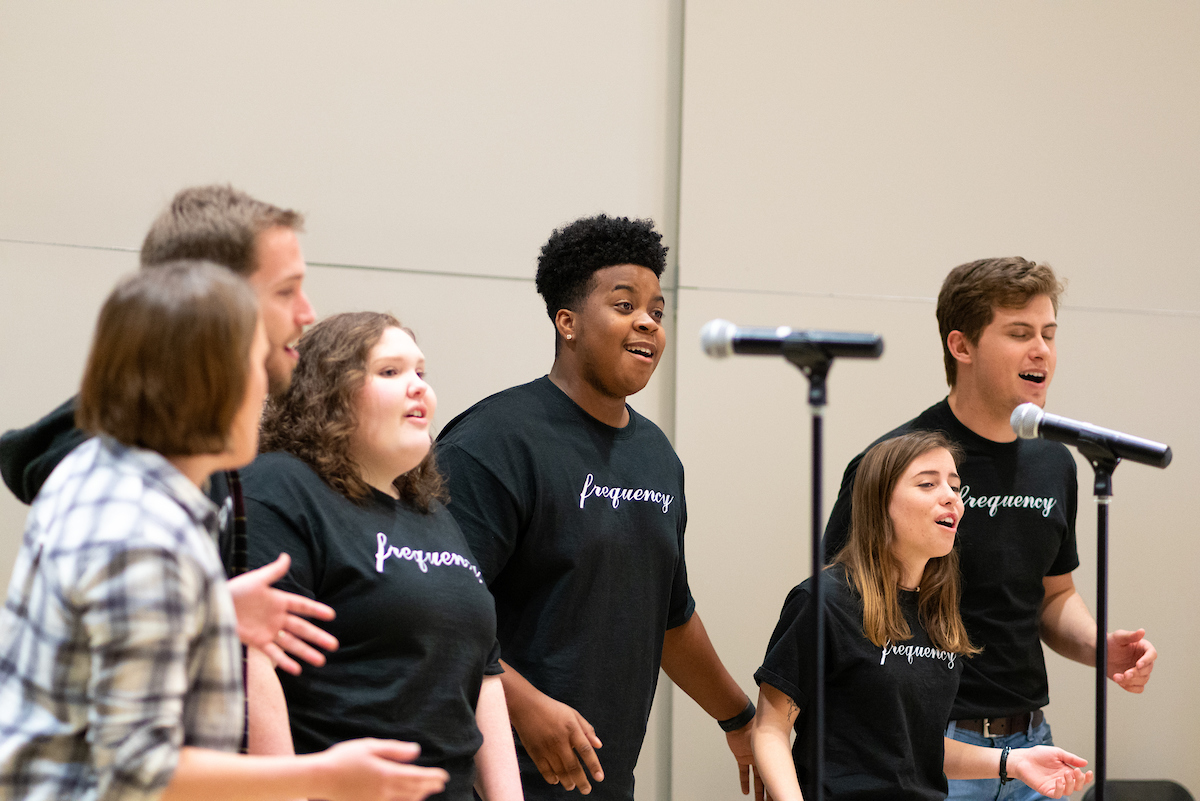 Students learn from renowned singer during Vocal Jazz and More workshop ...