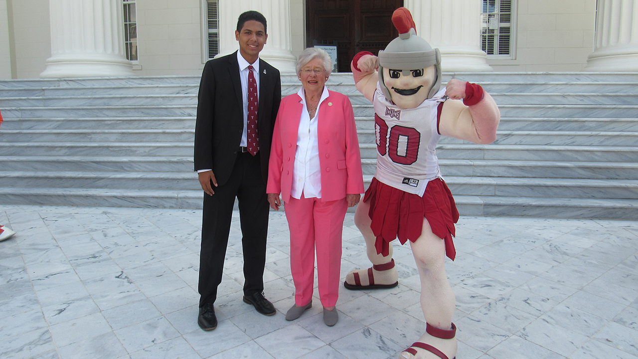 Students, alumni encouraged to show their Trojan pride on College ...