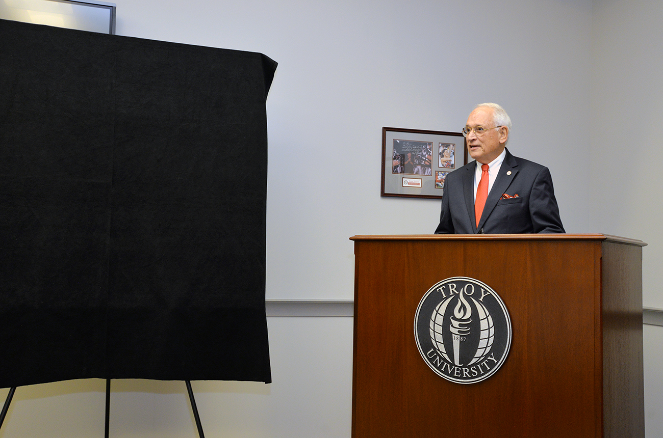 Portrait by TROY alumnus honors memory of former Troy University ...