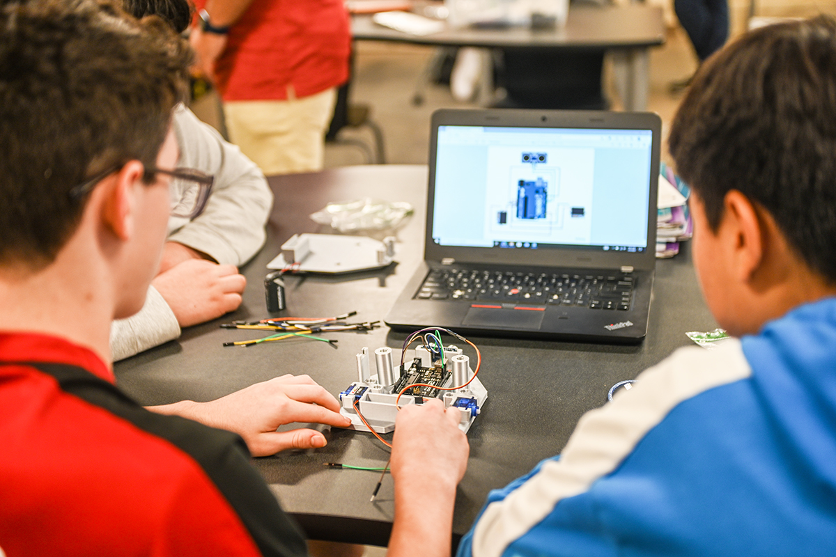 Electronics Engineering Technology students, faculty host robotics workshop for local STEM ...