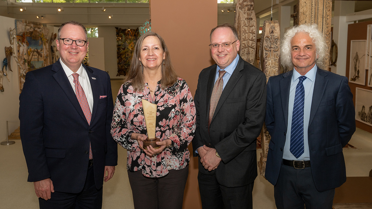 Horne receives Troy University's Hall-Waters Prize - Troy Today