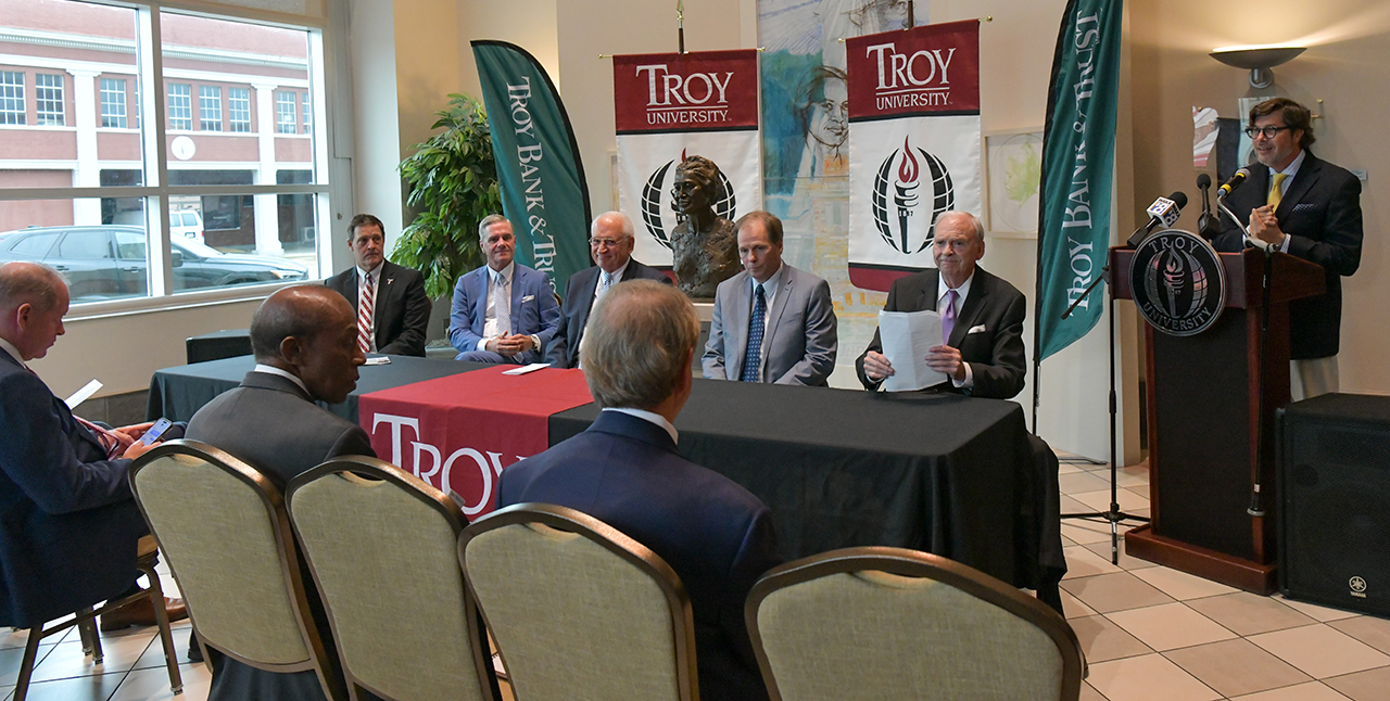Troy Bank & Trust endows community banking chair at Troy University in ...